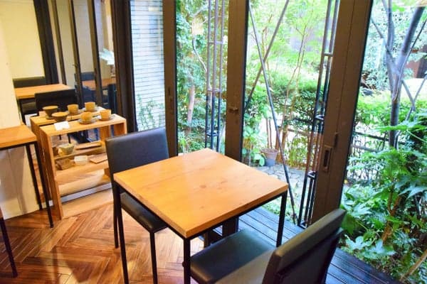 恵比寿　古民家をリノベーションしたカフェ　落ち着いた雰囲気で個性的な企画を 3枚目