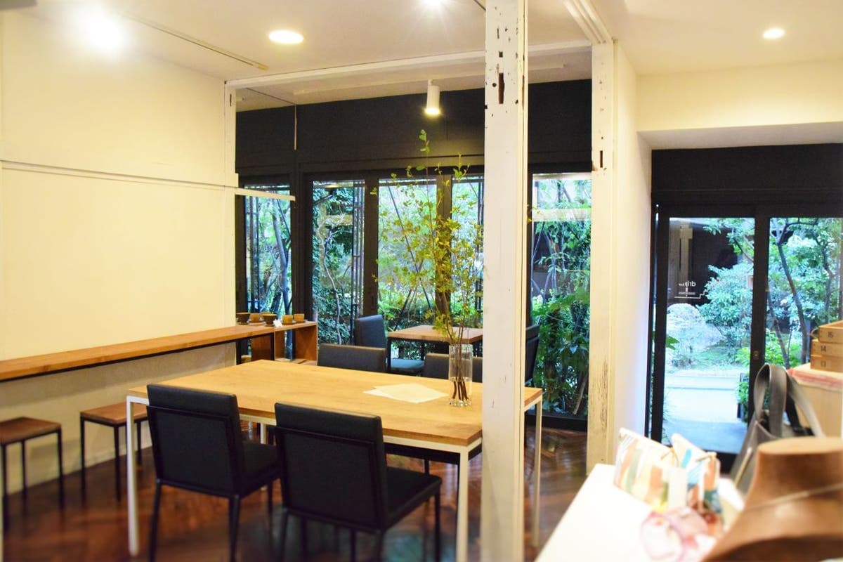 恵比寿　古民家をリノベーションしたカフェ　落ち着いた雰囲気で個性的な企画を 2枚目
