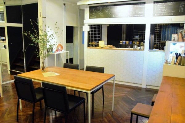 恵比寿　古民家をリノベーションしたカフェ　落ち着いた雰囲気で個性的な企画を 4枚目