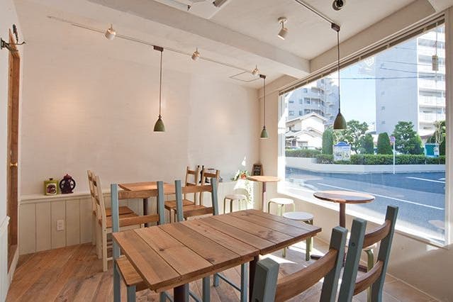葛西 / 隠れ家のような空間　キッチン付きパリ風カフェスペース「絵音カフェ」 1枚目
