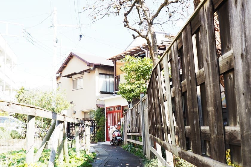 鎌倉由比ガ浜の築90年の古民家ゲストハウスを利用する。 3枚目