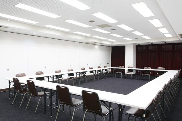 【新大阪駅前】すっきりした印象のホテル会議室。50～70名対応【100A/100B/100C】 2枚目