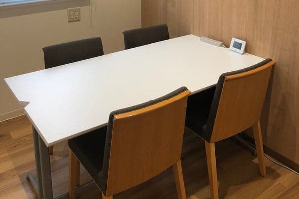【四ツ谷駅徒歩4分】Wi-Fi・ホワイトボード完備のシンプルな会議室②！ 1枚目