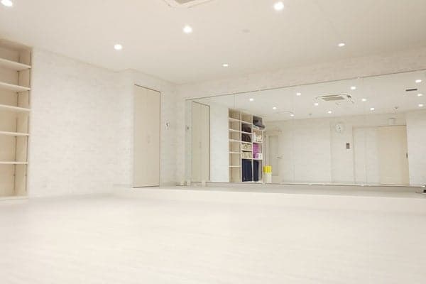 関内駅・日本大通り駅近！Wi-Fi完備、更衣室ありの広々とした新しいスタジオです♪ 1枚目