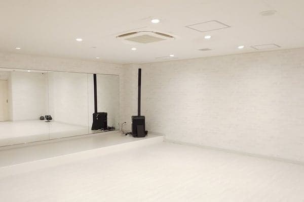 関内駅・日本大通り駅近！Wi-Fi完備、更衣室ありの広々とした新しいスタジオです♪ 2枚目