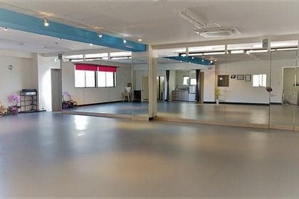 ダンス用リノリウム床、鏡、バレエバーあり。東所沢駅徒歩2分！　タントタンツダンススタジオ　