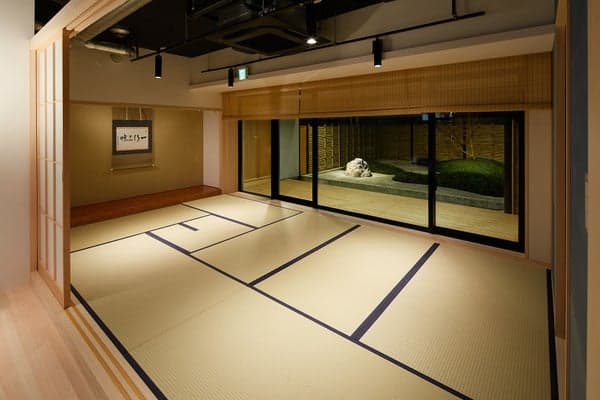 Akasaka Zen Space【打ちっ放しのエリア、庭園付き和室、テラスで構成されたスペース】 2枚目