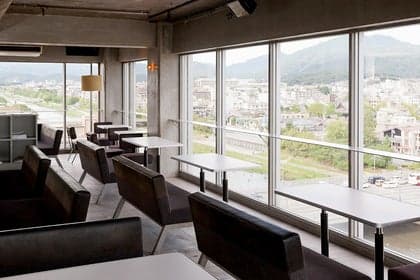【三条木屋町】〜Ace cafe〜 鴨川・東山を一望できる、ビル最上階のスペースです♪パーティ・ロケ撮影・会議などに！