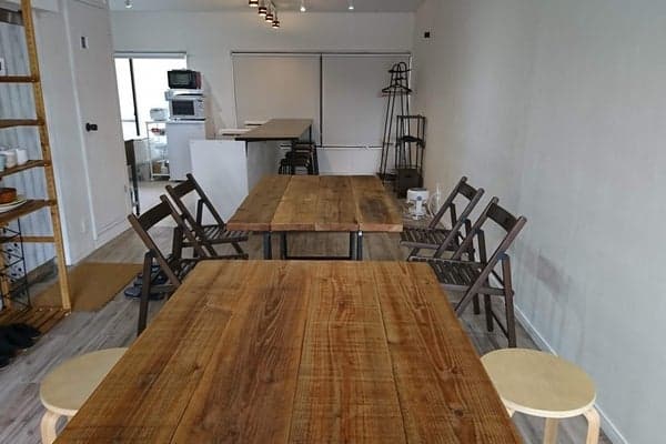 【世田谷】白を基調としたカフェ風キッチンスタジオ。料理撮影、コスプレ撮影などの利用に！ 2枚目