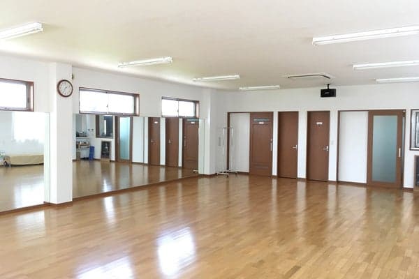 【浜松ICから車5分】 25坪の広々ダンススタジオで、ダンスやヨガ・フィットネスなどはいかがですか？ 1枚目
