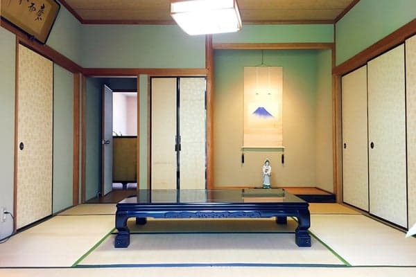 【小鳥庭コトリバ松大東京】明大前のキッチン・和室・庭付きレトロな一軒家。１フロア140㎡で部屋数多く一度に様々なシーンが撮影可能 3枚目