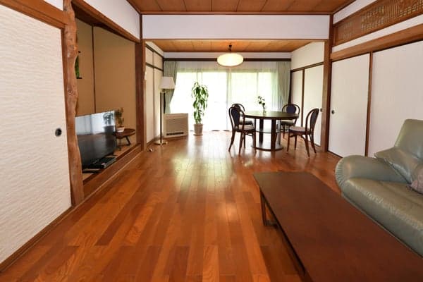 【鎌倉高校前駅徒歩8分！】広い庭付き2階建ての日本家屋の一軒家。 3枚目