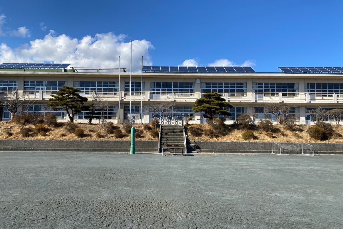 清里高原のグランド：清里高原の元小学校の校庭です - 八ヶ岳と南アルプスと富士山を望む快適なグランドです。 1枚目