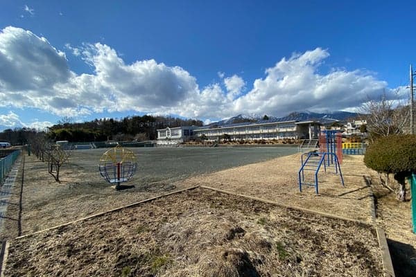清里高原のグランド：清里高原の元小学校の校庭です - 八ヶ岳と南アルプスと富士山を望む快適なグランドです。 4枚目
