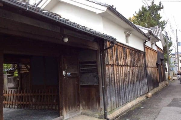 大阪からすぐ！四季を感じる日本庭園・蔵あり。100年以上の歴史ある古民家　広間（3間続きの座敷）　 4枚目