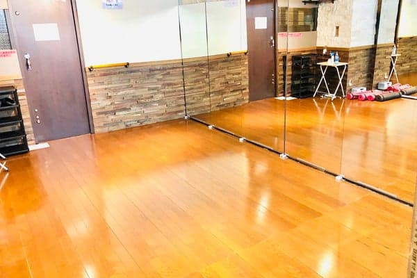 【川崎駅徒歩5分】ダンスができるレンタルスタジオ！24時間営業、大型鏡、フローリング★当日予約も可能！ダンス以外でも使えます 1枚目
