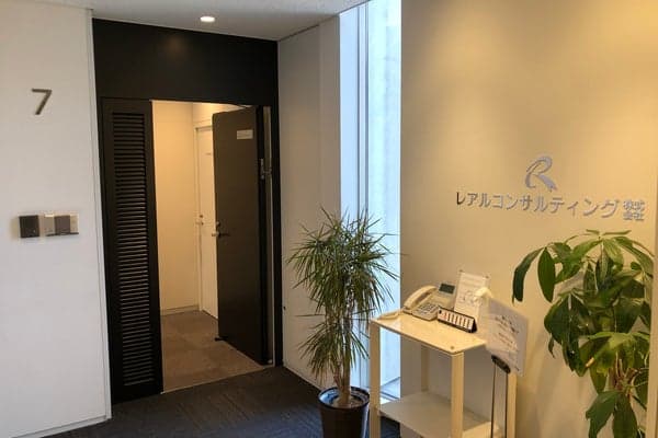 【レアル会議室1】新宿駅B16出口徒歩3分最大6名収容の貸し会議室 3枚目