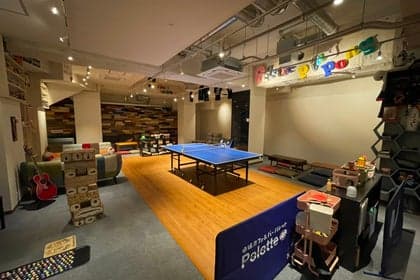 卓球バー　パレット本町店　卓球台も使えるレンタルスペース　会議などにも広々スペース　照明調節　プロジェクタ