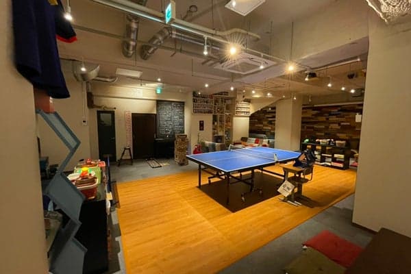 卓球バー　パレット本町店　卓球台も使えるレンタルスペース　会議などにも広々スペース　照明調節　プロジェクタ 2枚目
