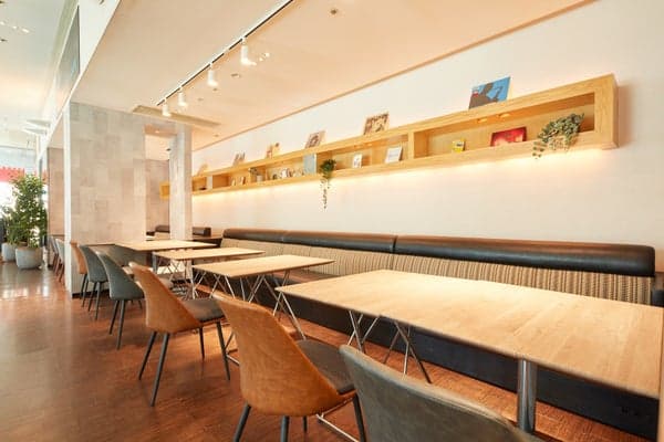 「レンブラリーカフェ- REMBRALLY CAFE」！最大収容人数30名の貸切スペース【海老名駅】 4枚目