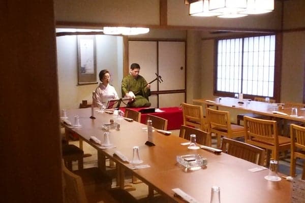 千葉駅から徒歩5分。しっとりとした雰囲気の日本料理店の完全個室のお部屋。正に奥座敷 4枚目