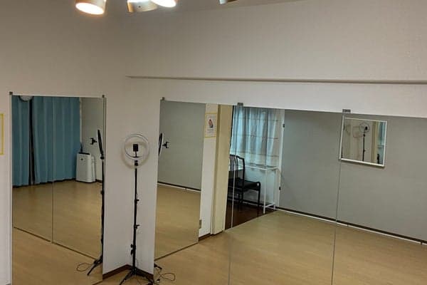 (御堂筋線2分、阪急京都線4分)講習、楽器、ダンス、演劇、ヨガにおすすめ、手ぶらで使えるレンタルスタジオ 4枚目