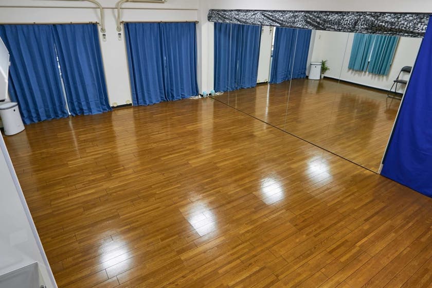 【上本町駅から徒歩3分】バレエバーのあるダンスとヨガができるスタジオ