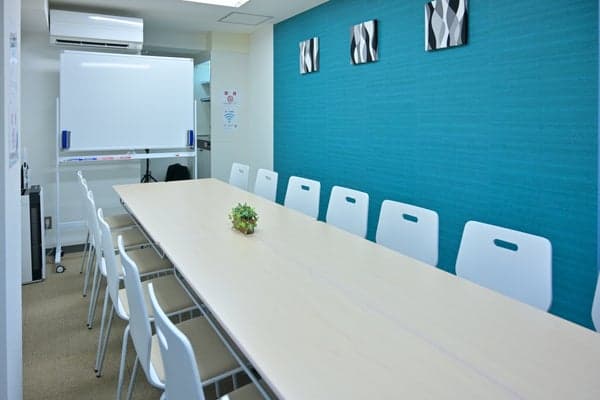 【藤沢駅２分】GS貸会議室ブルー・高速インターネット・完全個室・アクリル板設置・きれいなスペースで快適に動画撮影・会議ができる！ 3枚目