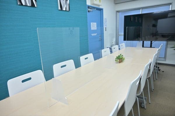 【藤沢駅２分】GS貸会議室ブルー・高速インターネット・完全個室・アクリル板設置・きれいなスペースで快適に動画撮影・会議ができる！ 4枚目