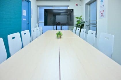 【藤沢駅２分】GS貸会議室ブルー・高速インターネット・完全個室・アクリル板設置・きれいなスペースで快適に動画撮影・会議ができる！