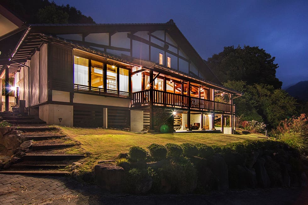 伝統的な日本家屋のデザインとモダンで快適な居心地の家 3枚目