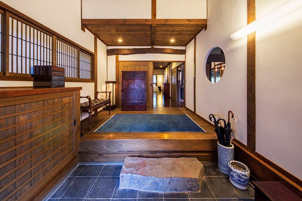 伝統的な日本家屋のデザインとモダンで快適な居心地の家 4枚目