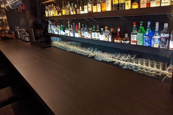 【撮影おすすめ】新橋駅徒歩2分の隠れ家Bar　その他、各種飲み会、交流会など様々な用途でご利用可能です。 3枚目
