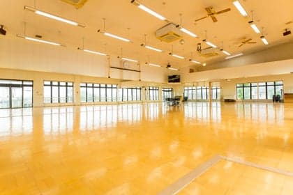 名古屋の広いスタジオはナカガワスタジオ！鏡面、音響、映像設備完備。ダンス、スポーツだけでなくイベントや会議など幅広い用途に対応。
