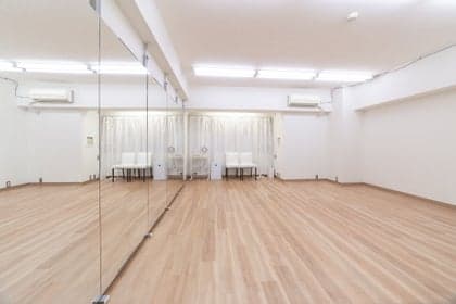 新規オープン＜東高円寺駅１分＞ダンスができるレンタルスタジオ/幅4.0m高さ1.8の鏡付き/少人数グループ・個人練習に最適