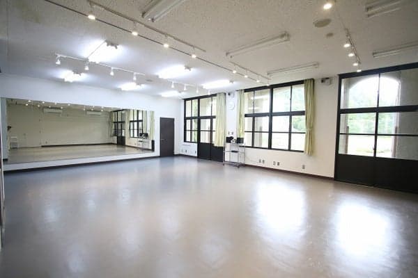 【滋賀県東近江市】演劇・ダンス・よさこい・合唱などに最適なレンタルスペースです。体育館、運動場では様々なスポーツが可能です。 5枚目
