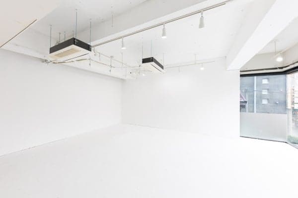 [白背景スタジオ/長野駅]自然光の入る、白背景、シロハコスペース/撮影スタジオ 1枚目