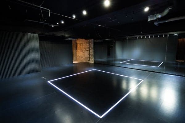 【駅徒歩1分】黒とコンクリートのインダストリアルなスタジオ・撮影スペース！ダンス/ヨガ/Youtuber/フィットネス 5枚目