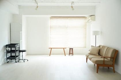 【studio yamabikosha/京王線 初台駅 徒歩10分】白を基調としたシンプルな空間は撮影のしやすい環境