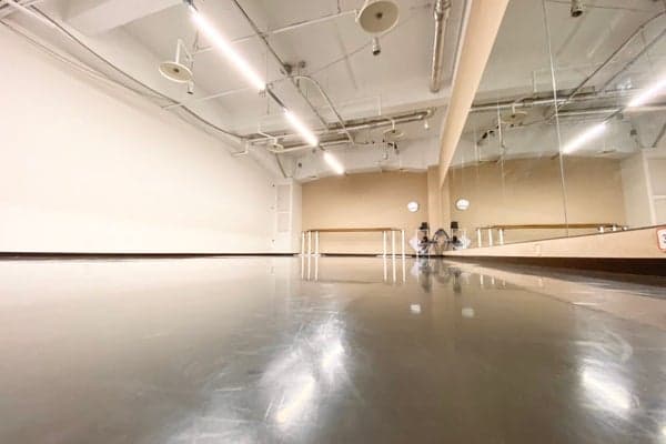 【YTJ川西スタジオ】「川西能勢口」駅から徒歩2分・鏡張りのダンスやレッスンに最適なスタジオです 2枚目