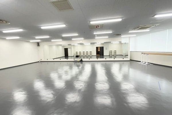 【YTJ所沢スタジオ】所沢駅から徒歩3分・鏡張りのダンスやレッスンに最適なスタジオです 4枚目