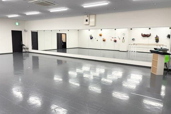 【YTJ新浦安スタジオ】新浦安駅徒歩20分・鏡張りのダンスやレッスンに最適なスタジオです 2枚目