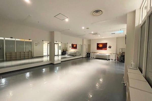 【YTJ海老名スタジオ】小田急海老名駅から徒歩３分・鏡張りのダンスやレッスンに最適なスタジオです 4枚目