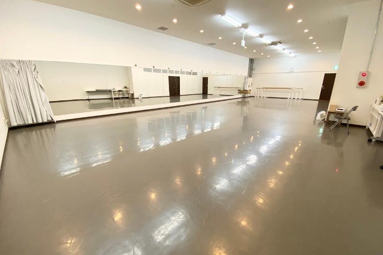 【YTJ千里スタジオ】千里中央駅徒歩5分・鏡張りのダンスやレッスンに最適なスタジオです