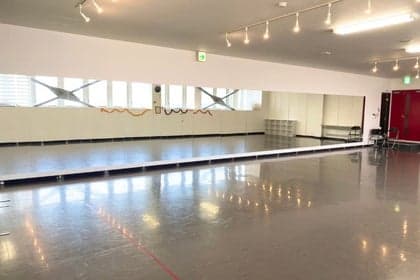 【YTJ豊中スタジオ】「豊中」駅から徒歩5分・鏡張りのダンスやレッスンに最適なスタジオです