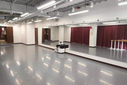 【YTJ三鷹スタジオ】JR三鷹駅徒歩3分・鏡張りのダンスやレッスンに最適なスタジオです