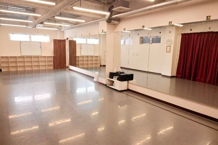 【YTJ三鷹スタジオ】JR三鷹駅徒歩3分・鏡張りのダンスやレッスンに最適なスタジオです 4枚目