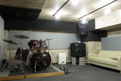 神戸三ノ宮駅から徒歩圏内 約14畳の防音室 音楽スタジオ SOAR STUDIO