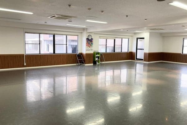 【YTJ西宮 3Fスタジオ】西宮北口駅から徒歩５分・鏡張りのダンスやレッスンに最適なスタジオです 4枚目