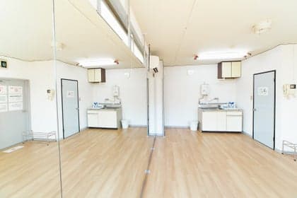 新規オープン＜市川駅１分＞ダンスができるレンタルスタジオ/幅4.2m高さ1.8の鏡付き/少人数グループ・個人練習に最適
